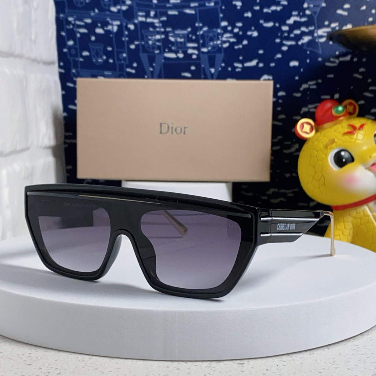 MONTAIGNE SUNGLASS CLUB M7U IN BLACK ACETATE – BeeLove
